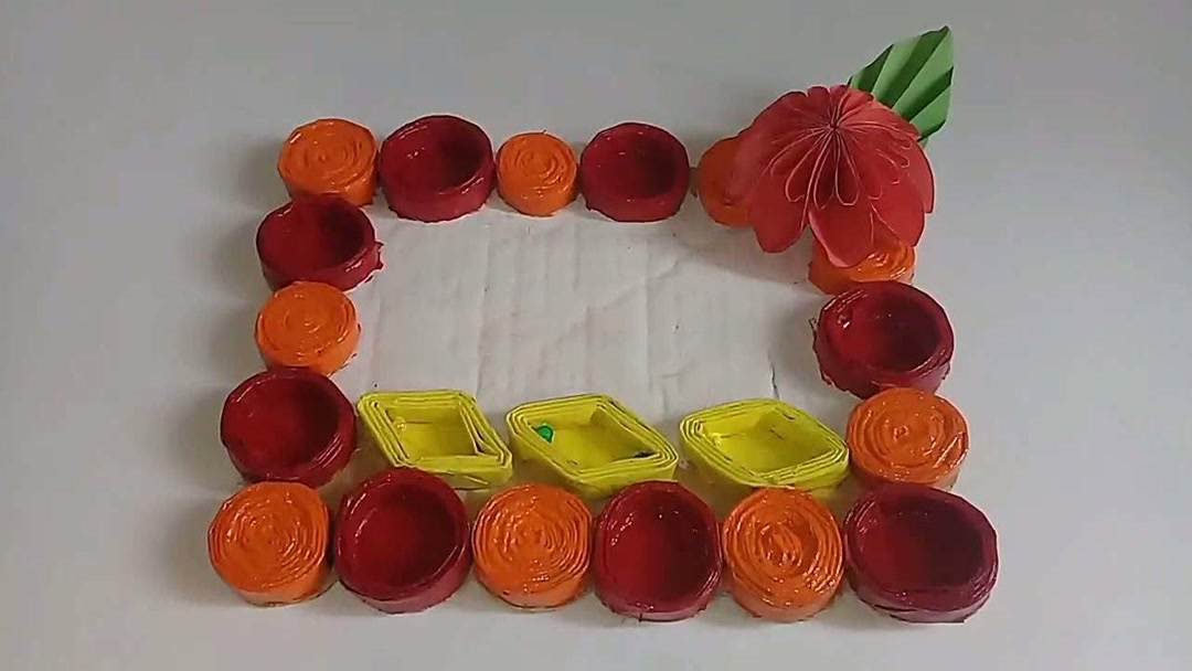 创意生活,教你用旧报纸和纸板DIY有趣的相框装饰-