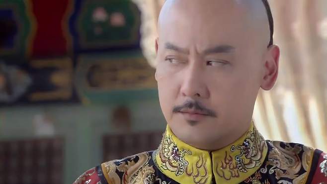 还珠:容嬷嬷被打板子,免死金牌都没用,紫薇用打油诗救她