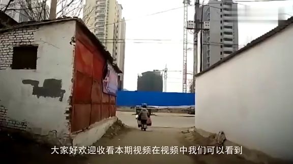 电动车被撞惨烈瞬间,看完回放,网友直呼被撞也是必然