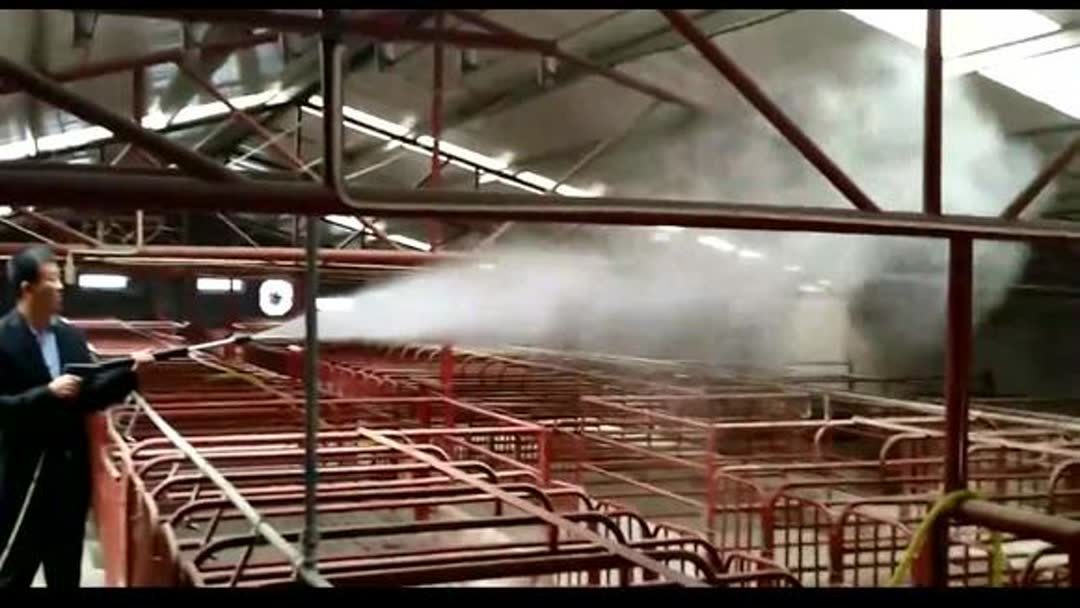 养猪消毒神器!猪场高压喷雾消毒演示视频
