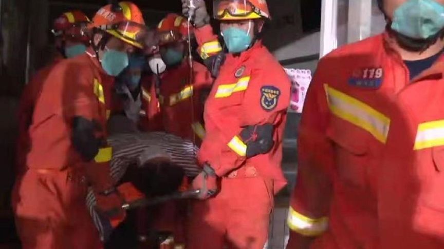 长沙居民自建房倒塌事故第9名被困者讲述:敲管子敲了两天两夜