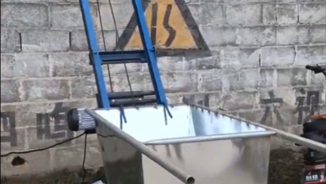 收粮提升机,翻斗车自动上粮机,折叠料斗上货机。