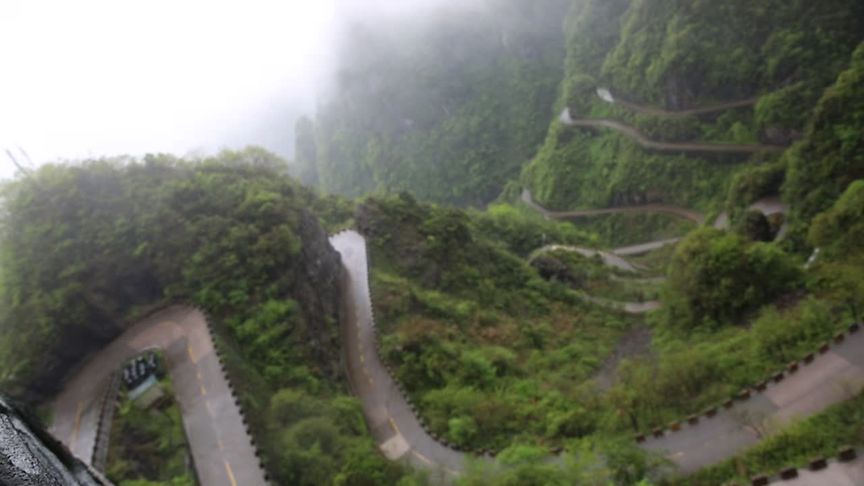 #木子 #旅游 张家界天门山上有99道弯的盘山公路