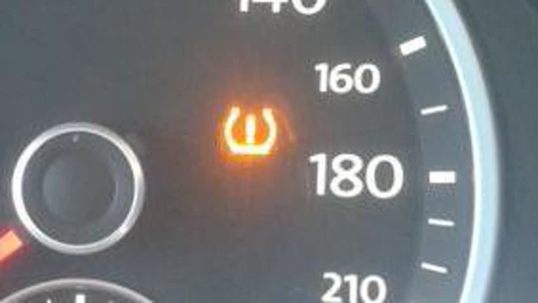 车子感叹号红灯亮是什么意思
