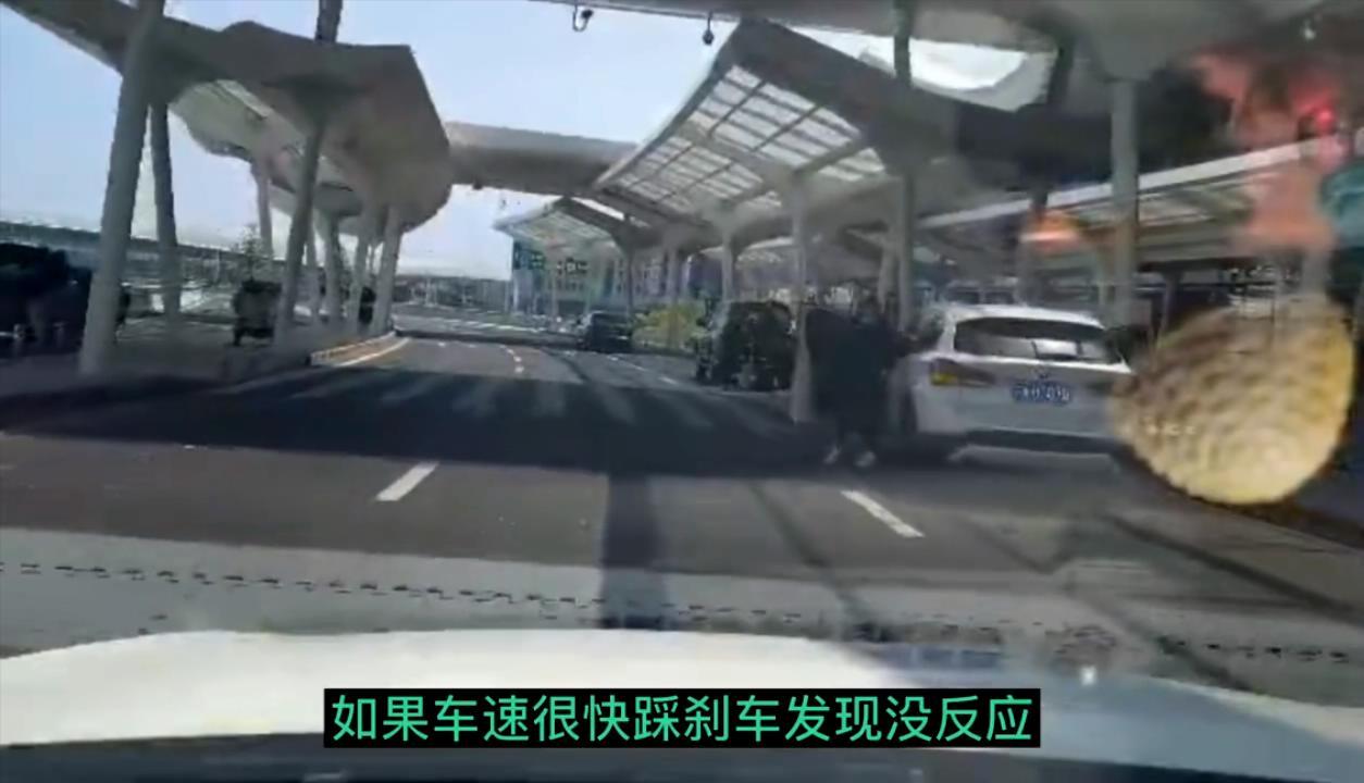 高速行驶突然刹车失灵,如何自救才能减少事故的补救方法