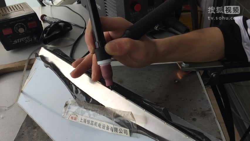 不锈钢柜体边角焊接冷焊机