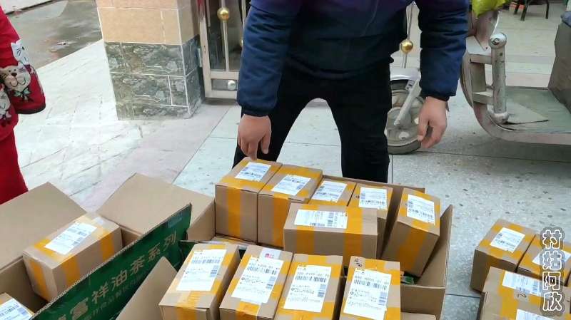 物流终于开始运输,这段时间积压的订单,终于可以发出去了!