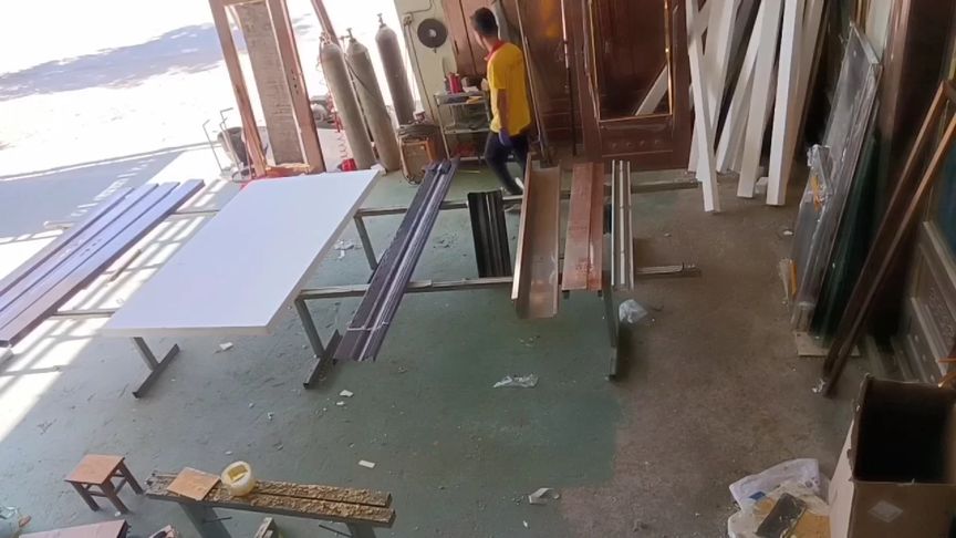 农村小伙制作不锈钢门