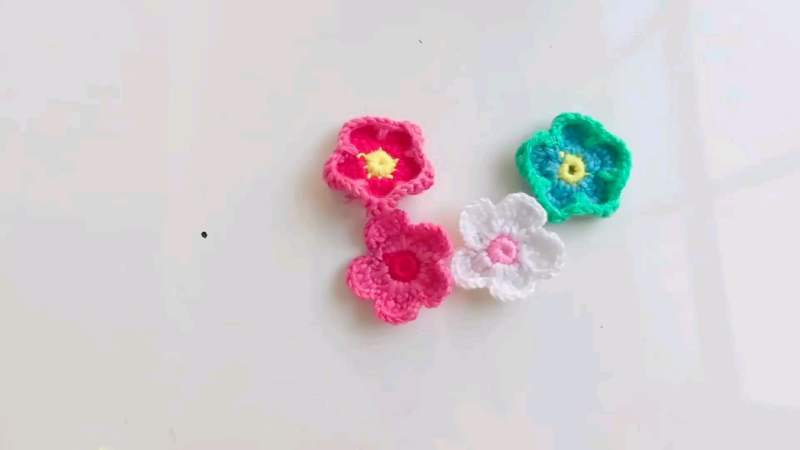 钩针编织;超简单的钩针小花朵,几分钟就钩织完成(1)