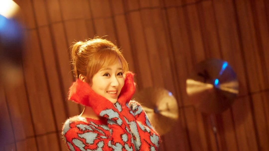 《天乩》花絮:杨紫对台词飚英语,任嘉伦忍无可忍选择闭眼,真甜