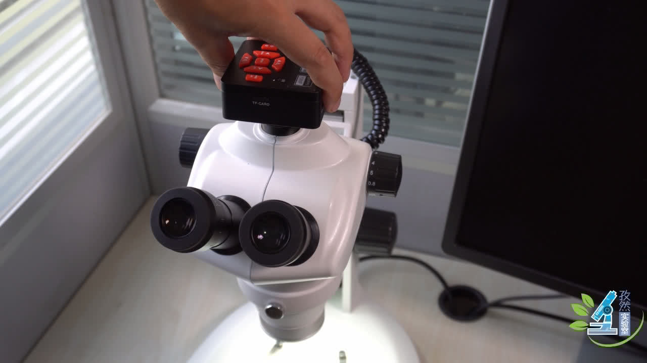 显微镜相机开箱安装与测试,往目镜孔里拧的时候,差点脱丝