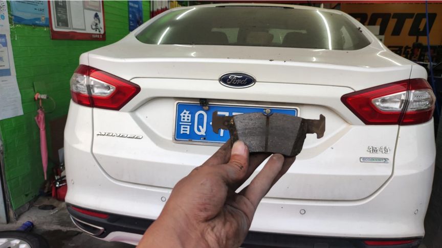 新款福特蒙迪欧更换后轮刹车片