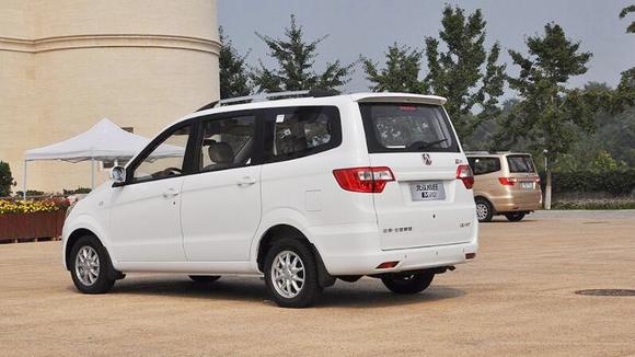 北汽威旺M20真的比五菱宏光差吗?外观简约大气,仅售3.68万!