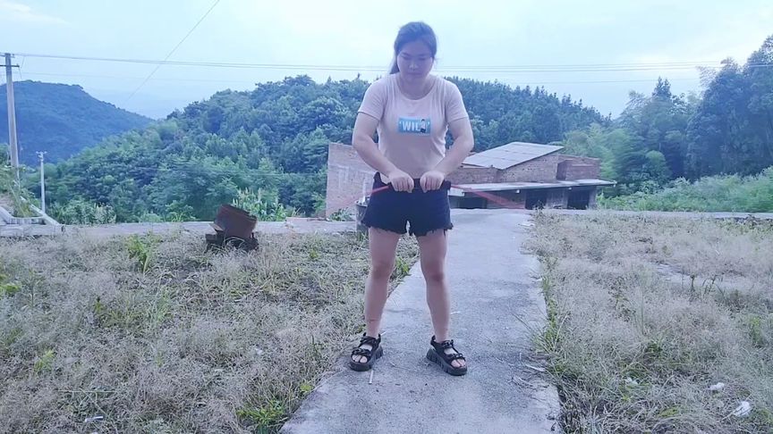 刚买回来的弹力棒试一下手真酸