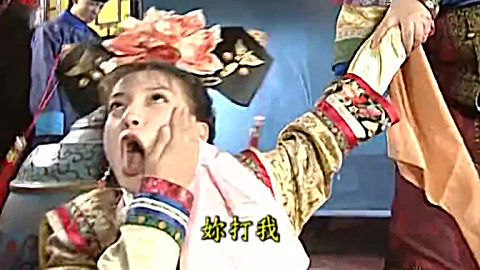 还珠格格:老佛爷发怒,小燕子惨遭掌掴,皇上面前大打出手