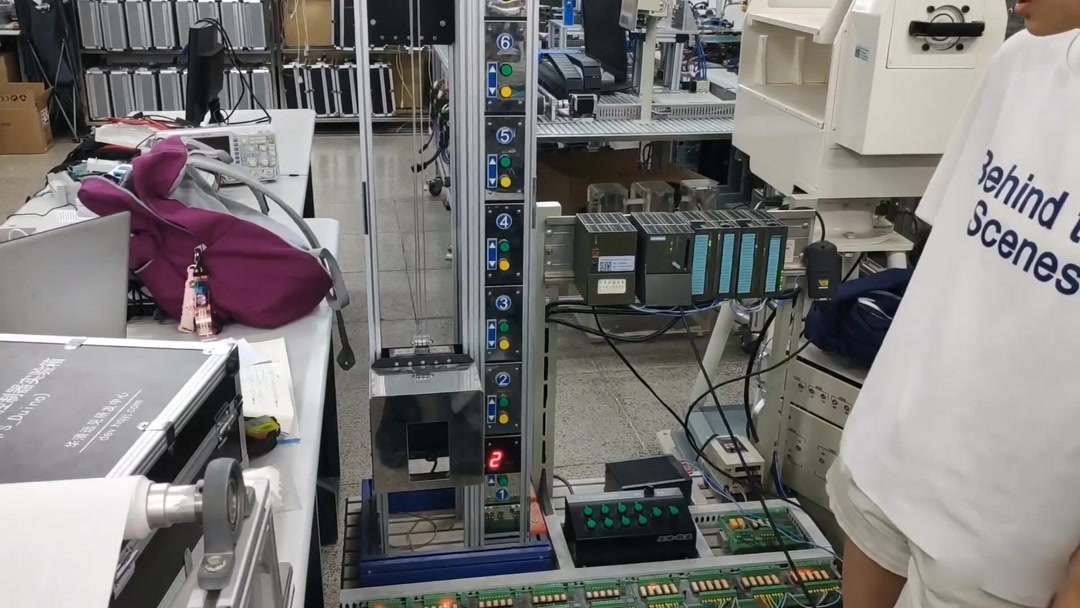 PLC八层电梯模型演示