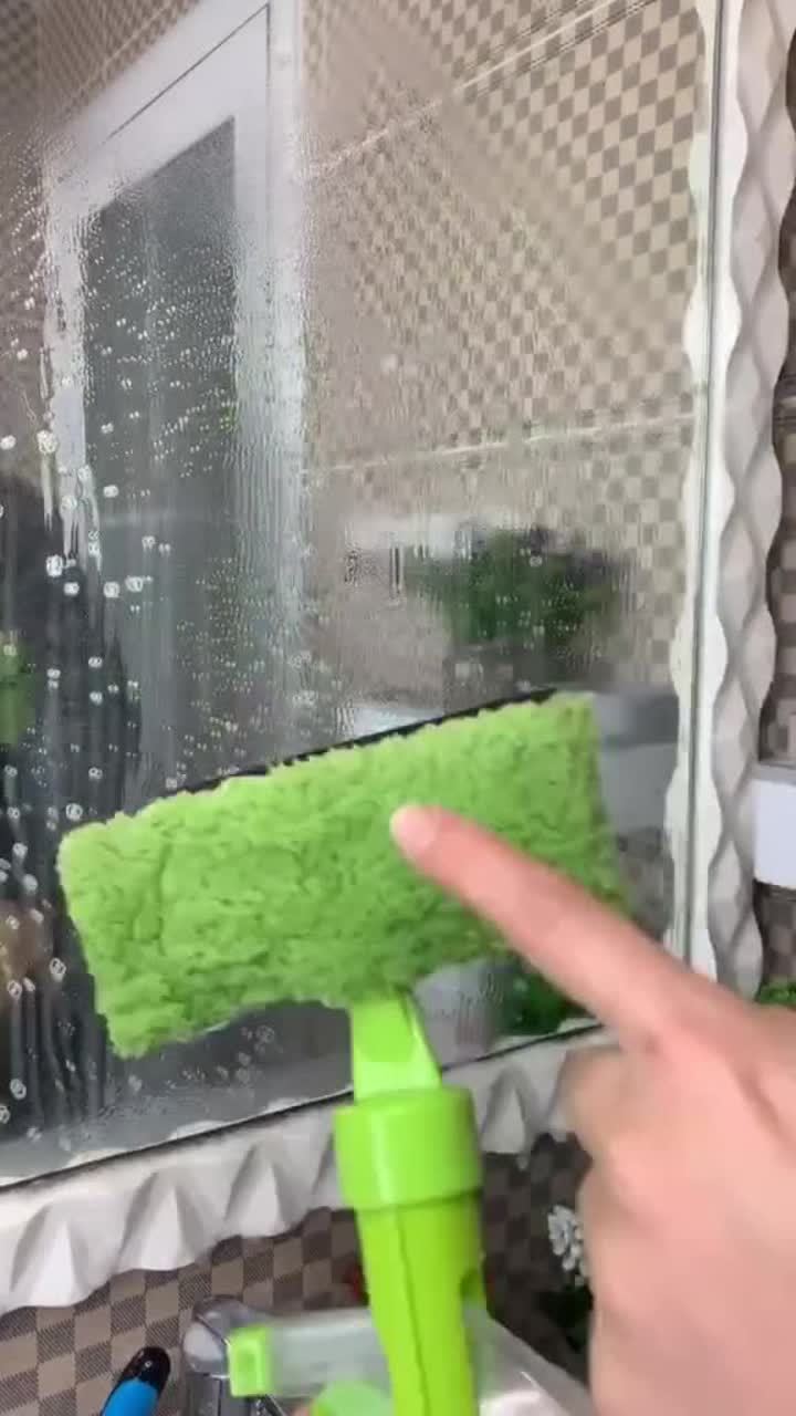 这个擦玻璃神器太好用了,一喷一擦镜子就干净了!
