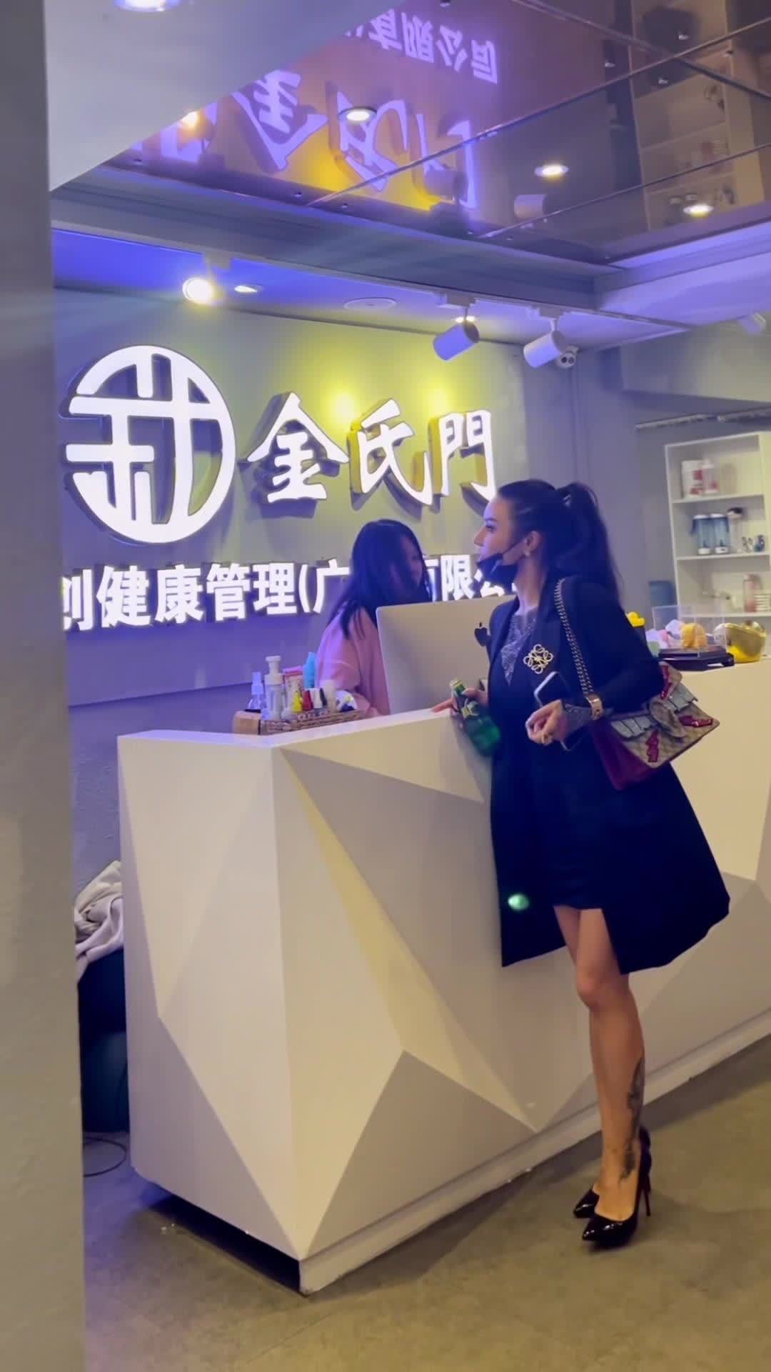 ...以便他们计算出对你的尊重程度,和有多少可利用的价值 不要高估你和...