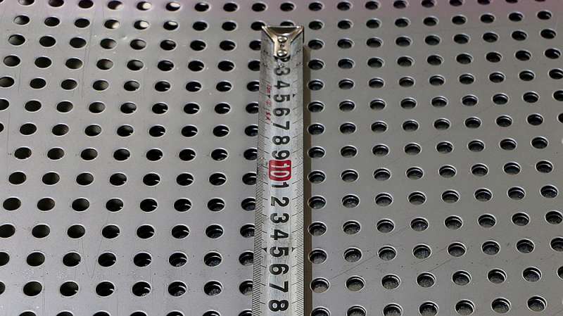 不锈钢冲孔板制作过程