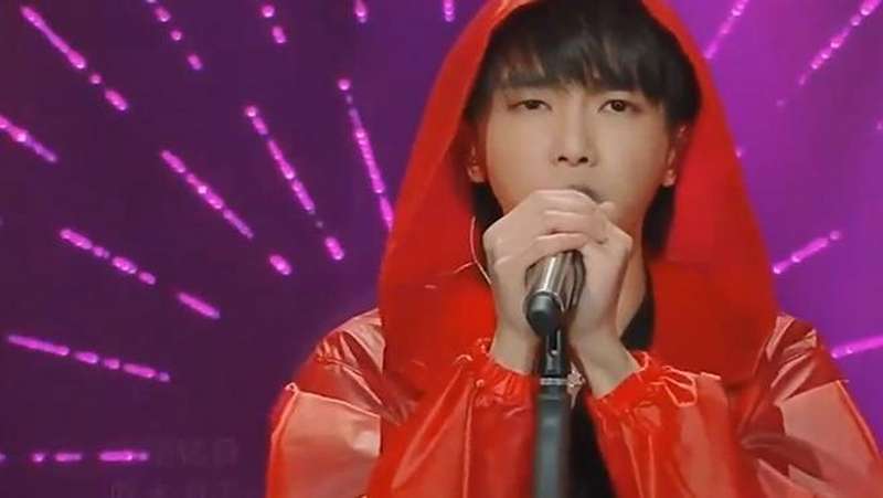 华晨宇燃情演唱《我管你》听得全程起鸡皮疙瘩!