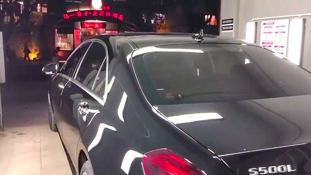 成都奔驰S500铝合金车门凹陷修复