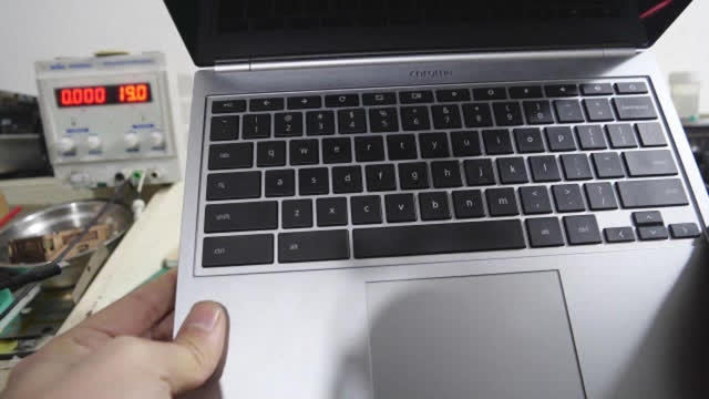 人生中第一次修谷歌Chrome笔记本,以前见都没有见过