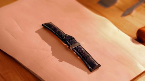 外国大佬制作鳄鱼皮表带,非常治愈#手工皮具 #手工皮艺