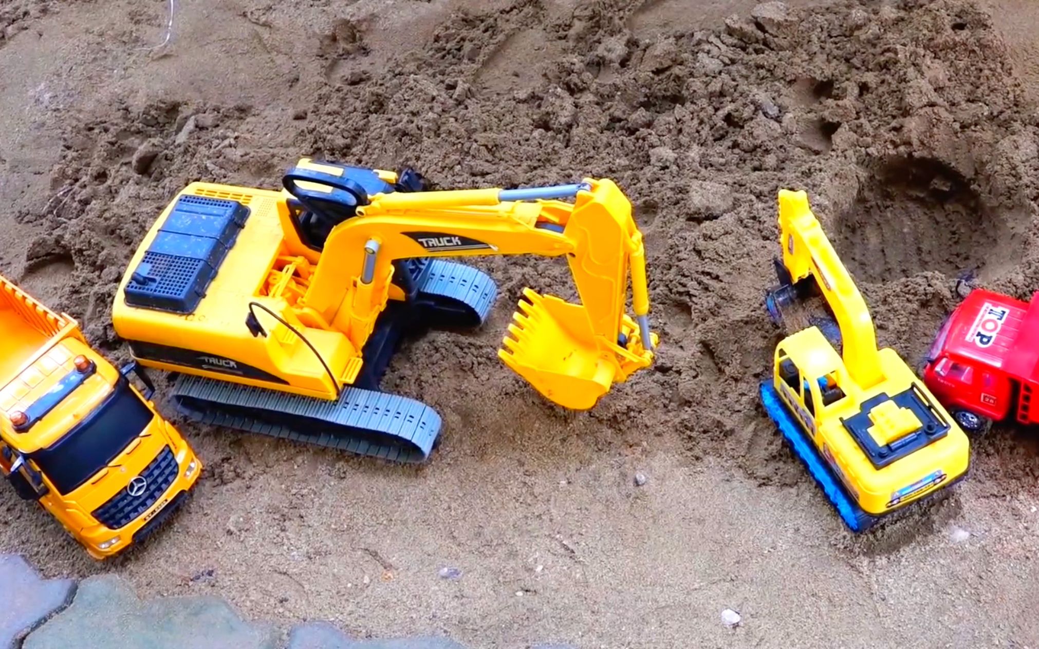 幼儿卡通车动画片大全,挖掘机和推土机玩具车在工作