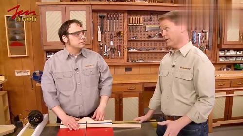 一款台锯桌面推台,小巧又灵活,切换辅件可以实现不同功能