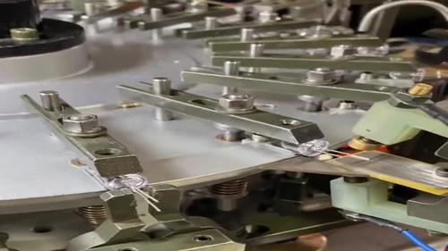 LED检测机构,电阻焊接机构慢速运行,这都是老师傅的功劳!