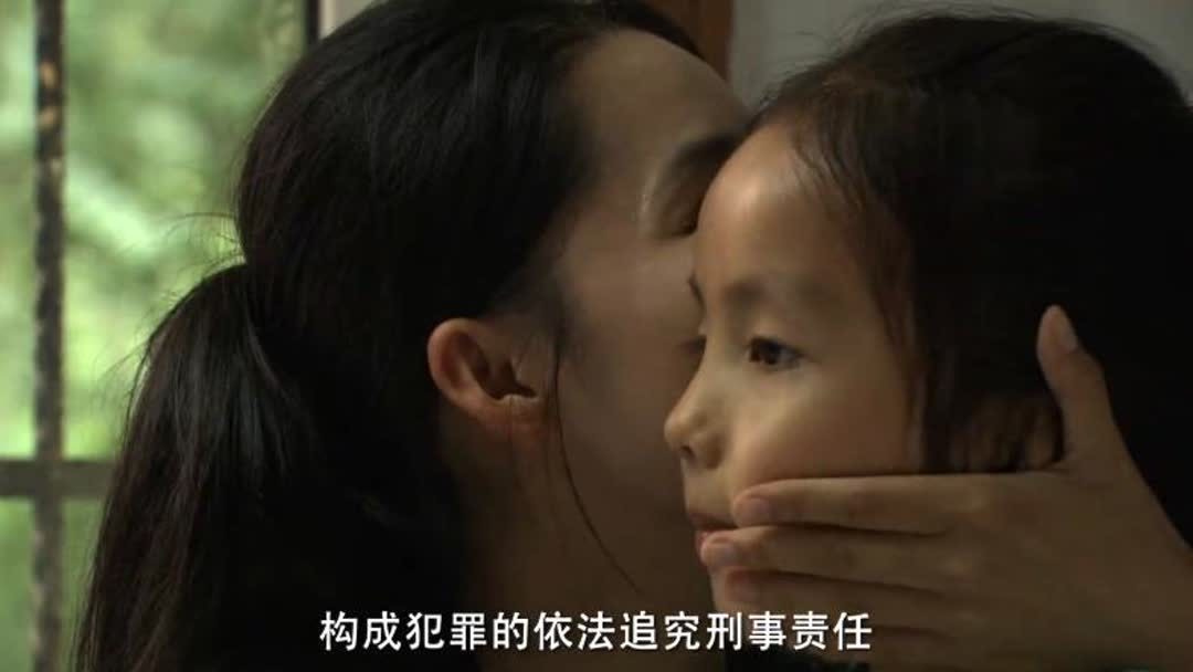 天空:葡萄给哥哥和妹妹办残疾人证,妹妹当场发病,结果让人惊讶
