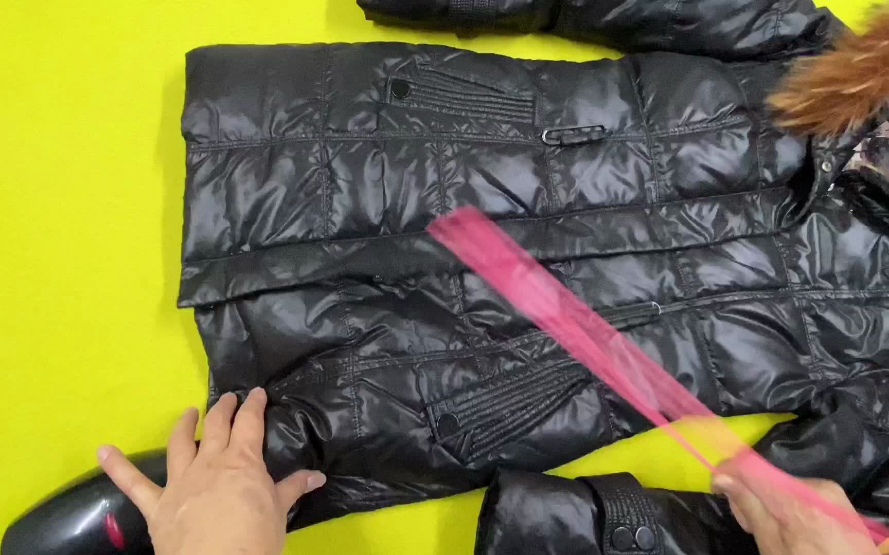 羽绒服穿久了洗过水后不够蓬松,刚学了一招立马鼓起来,太神奇了!