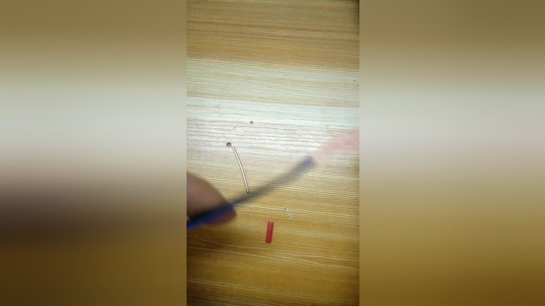 多功能剥线钳的使用方法。