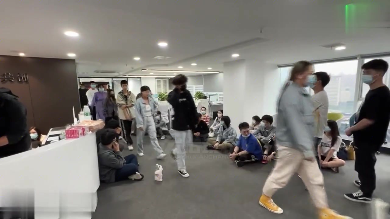 夫妻同一公司为讨打赏不择手段网络直播涉嫌诈骗