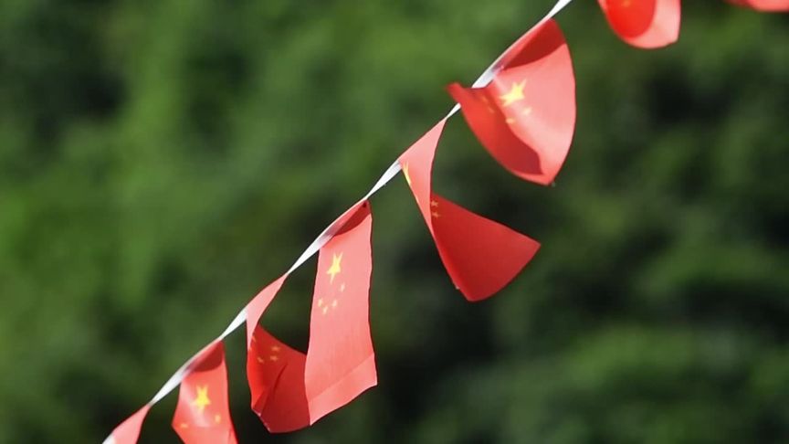 ”有些人只是不会表达爱意 他没有不爱你.“