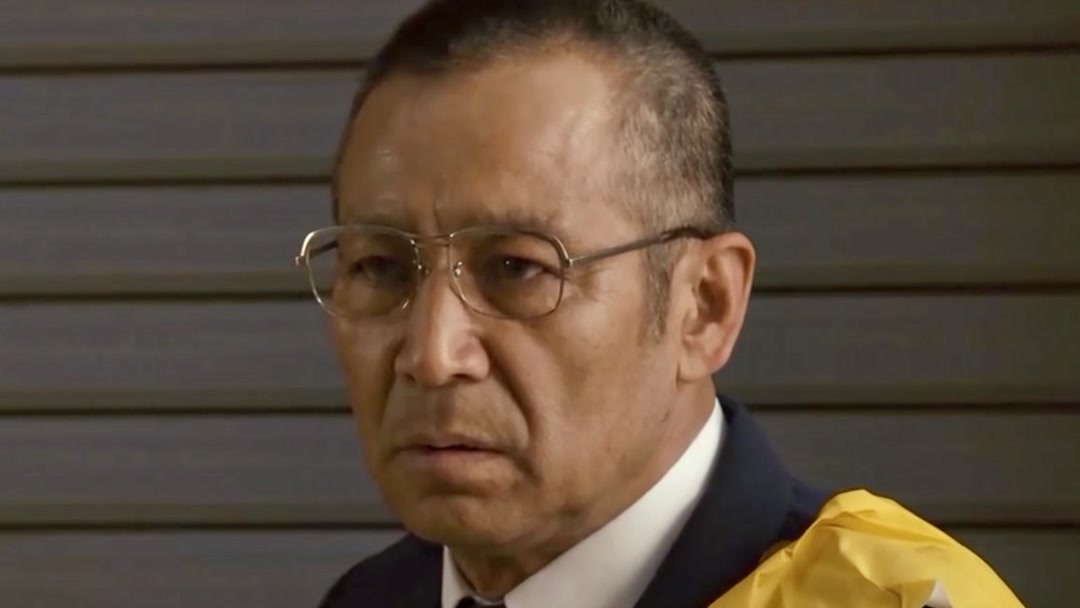 警察失误放跑杀人凶手,却只担心自己能否顺利退休!