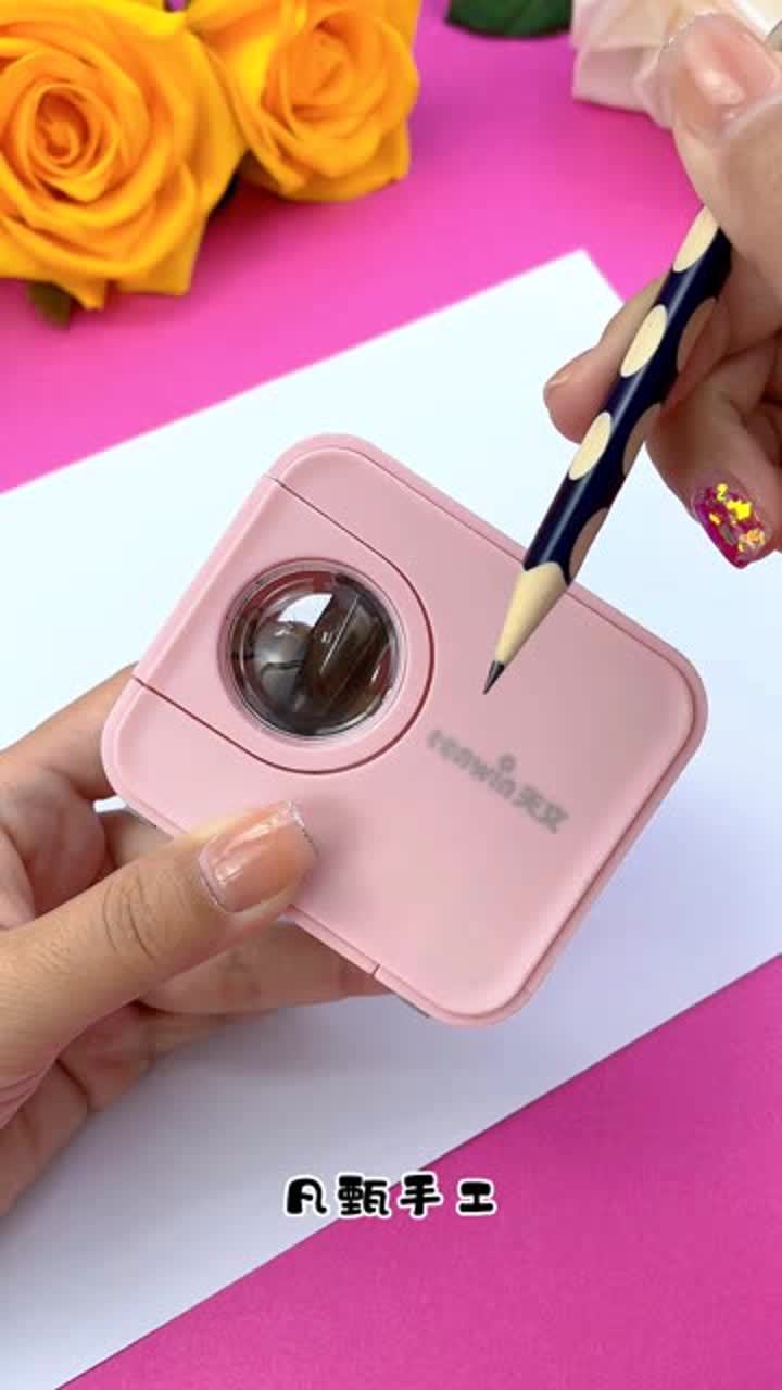 相机造型的电动削笔机,做工精细,削笔简单易上手,有了它再也不用担心...