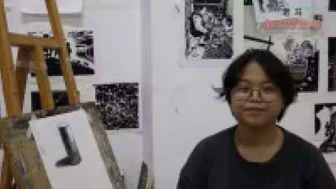 素描教学,今天我们来学习如何画圆柱,画的时候找好明暗交界线