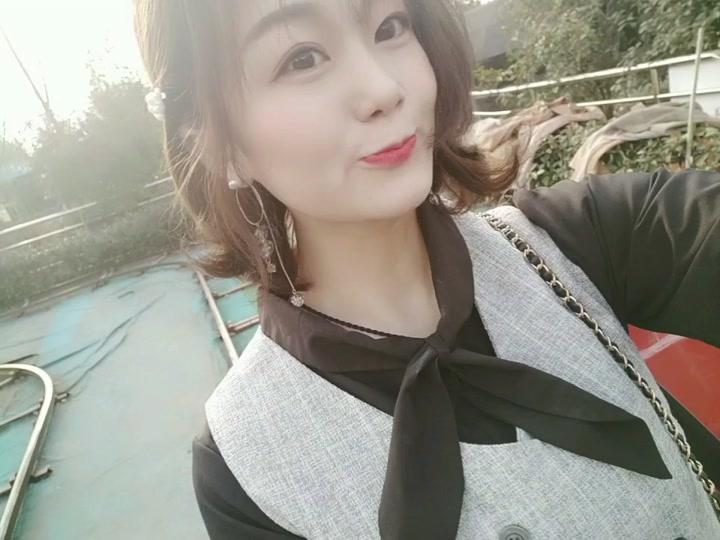 我坚信没有适合结婚的年龄 只有我想结婚的人 看 已经27岁了 也能坐小...