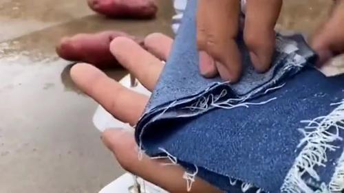 第一次见迷你缝纫机,不仅小巧玲珑缝制东西也方便,发明者真是个天才