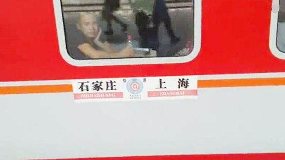 上海开往石家庄的火车 HXD3C牵引K234次进苏州站