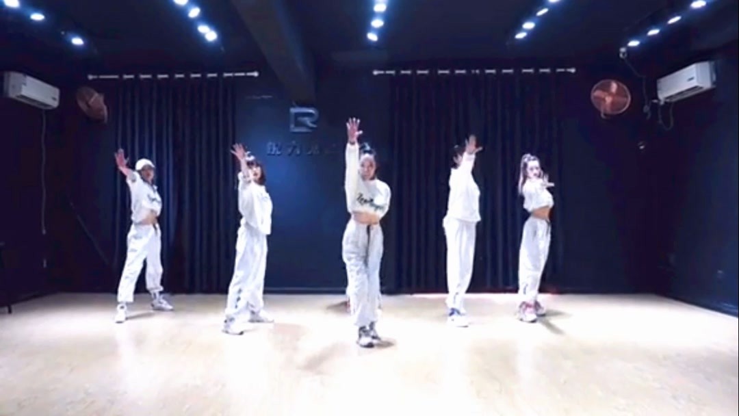 2022 年会舞蹈串烧 简单易学的抖热门创意音乐节目视频 大风吹