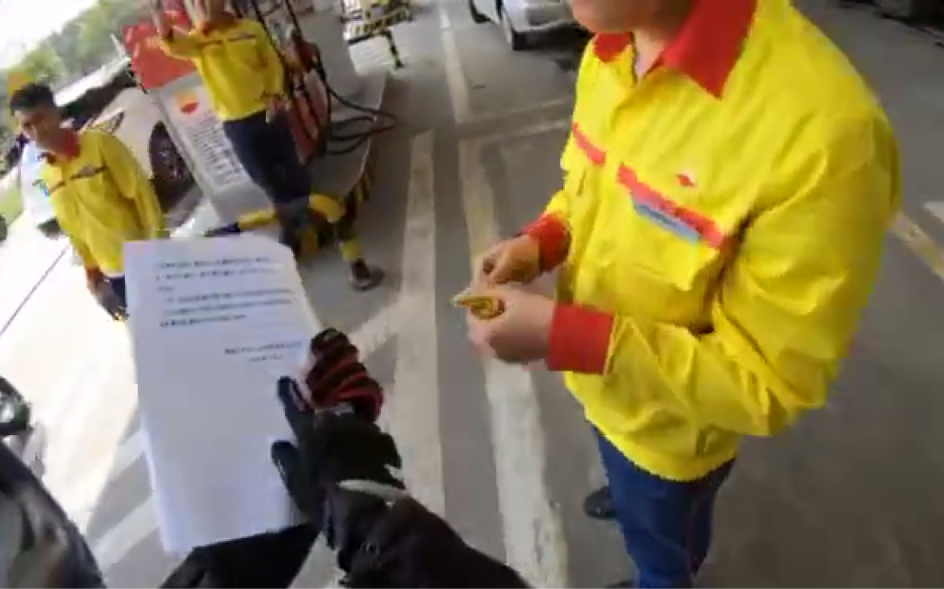 如何在禁摩区让油站给摩托加油