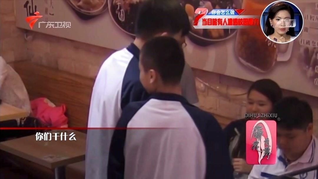 目睹高中生餐馆对同学施加校园暴力,中年大叔怒开怼!