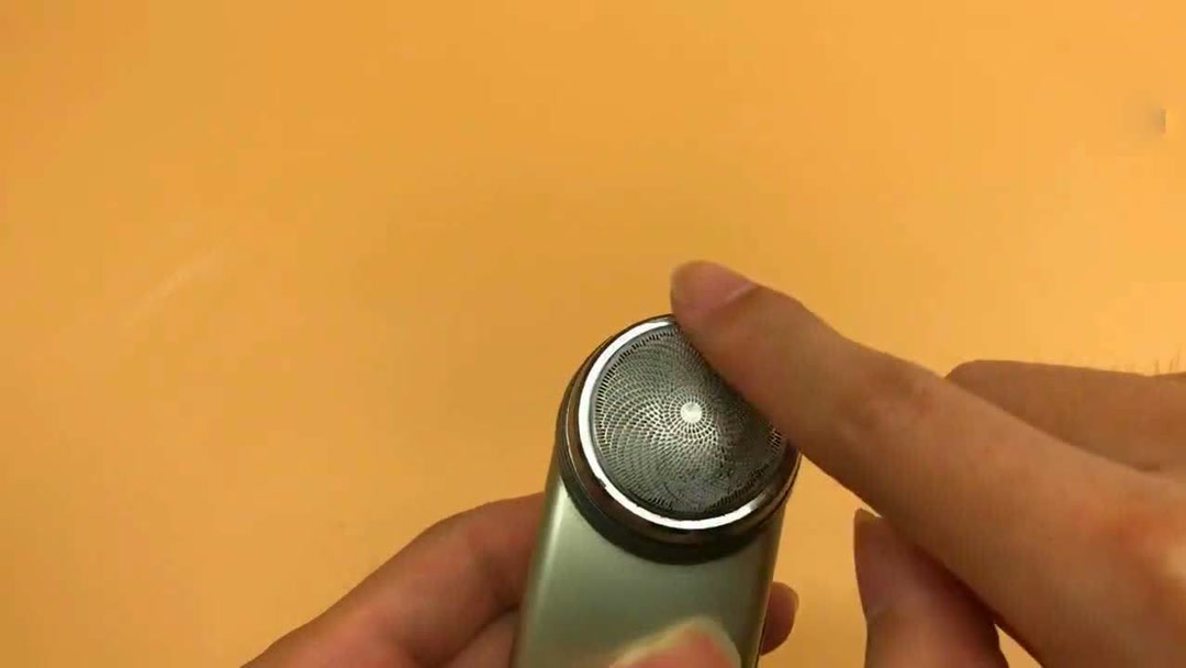 电动剃须刀不锋利了?不要买新的,抹一抹它就能变锋利,太实用了