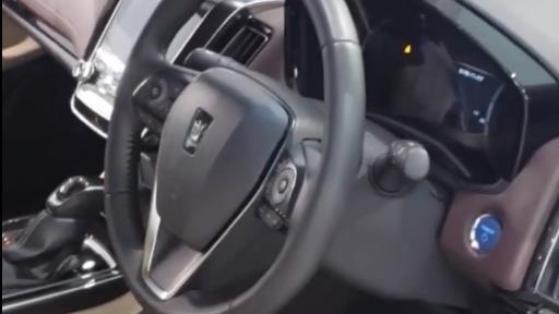 丰田皇冠再出手,颜值担当动力足,轻松秒掉奥迪A6L,看完心动