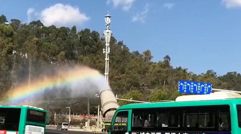 洒水车竟然还有这功能,第一次见,太漂亮了!