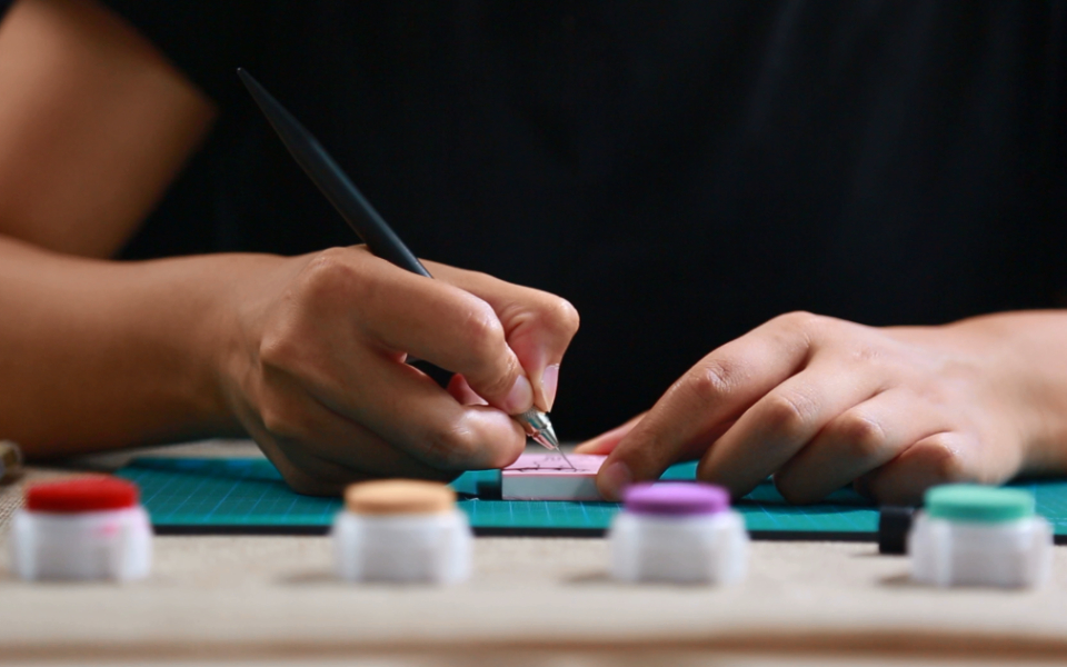 橡皮竟然还能这样玩,几分钟就刻出一只小鹿,太有意思了