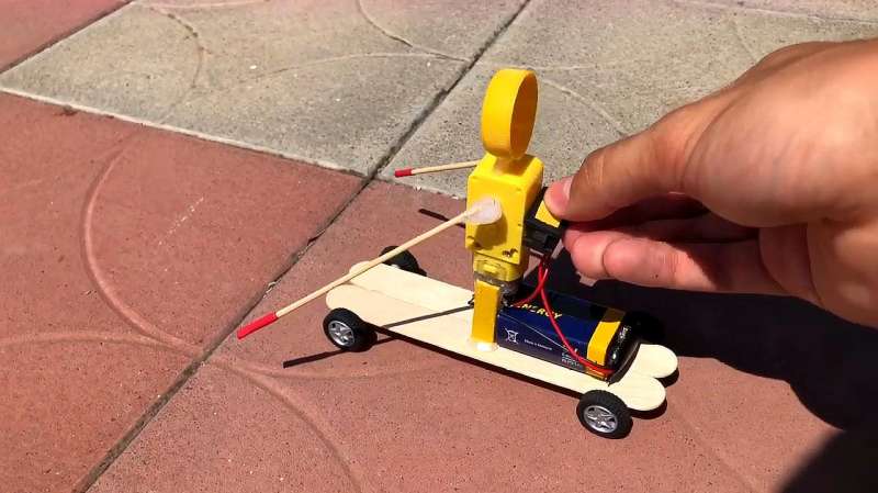 一跳一跳的模型小车没玩过吧?做一个比想象中还要简单!