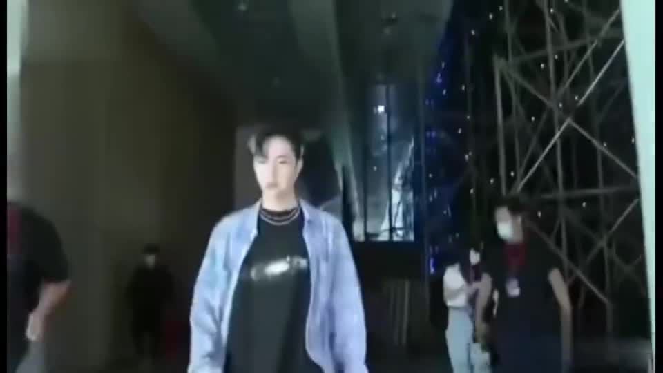 这就是街舞3:王一博出街,全街都得炸裂,造型真酷盖